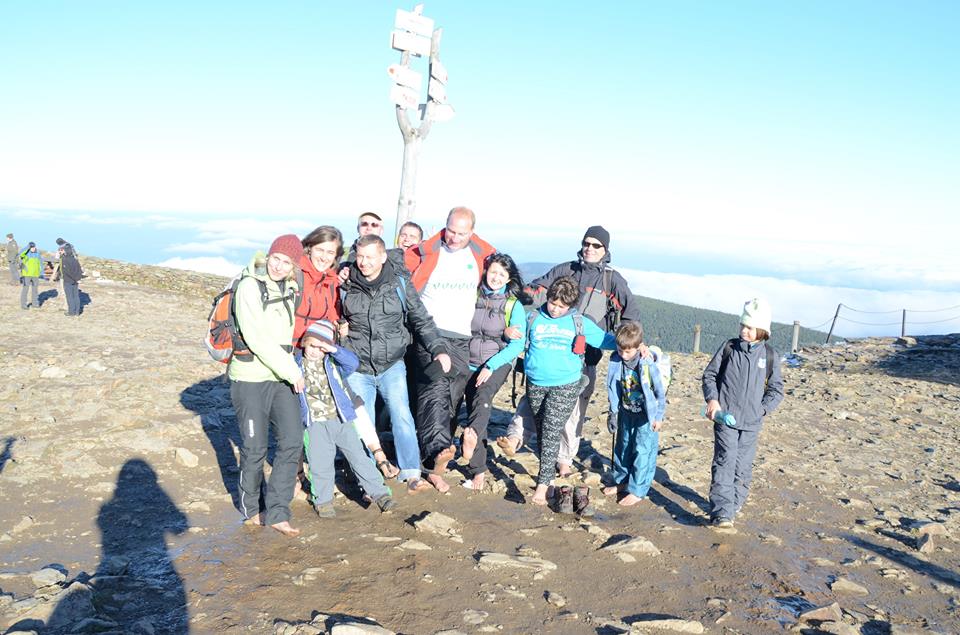 Reportáž z akce: II. Bosý výšlap na Sněžku. Naboso pro Kapku naděje ...